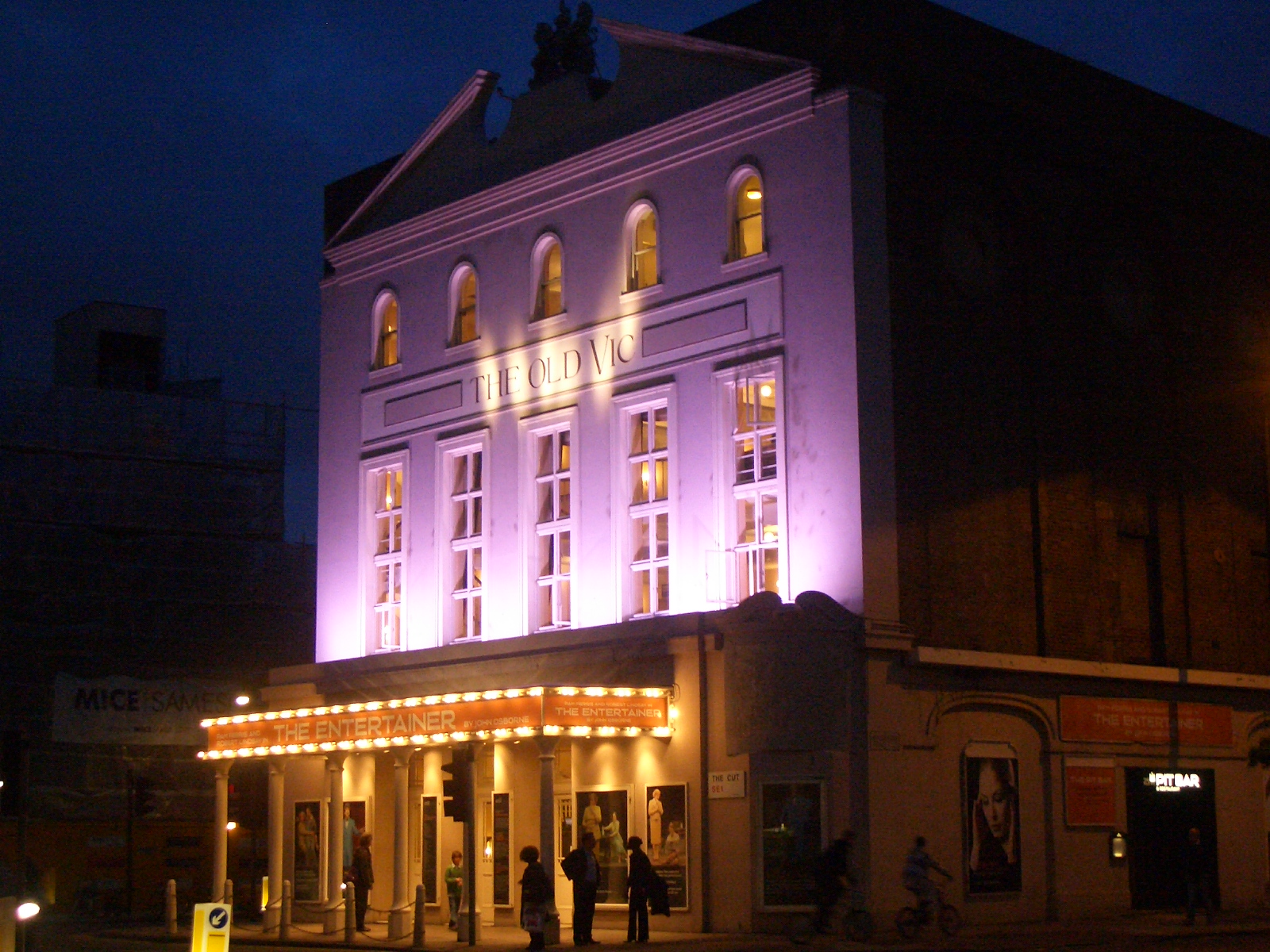 London’s Most Unique Theatres – Bakchormeeboy